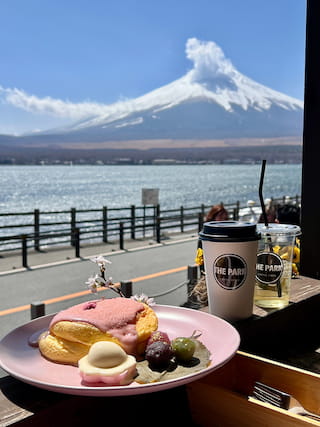 Enjoy Mount Fuji Views at THE PARK Café, Lake Yamanaka | TRAVEL JAPAN ...